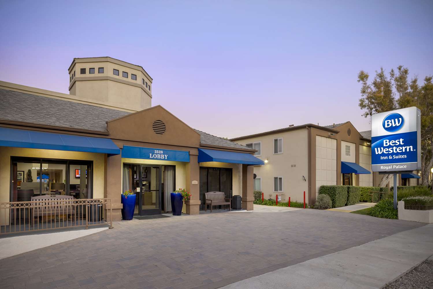 Palace inn store