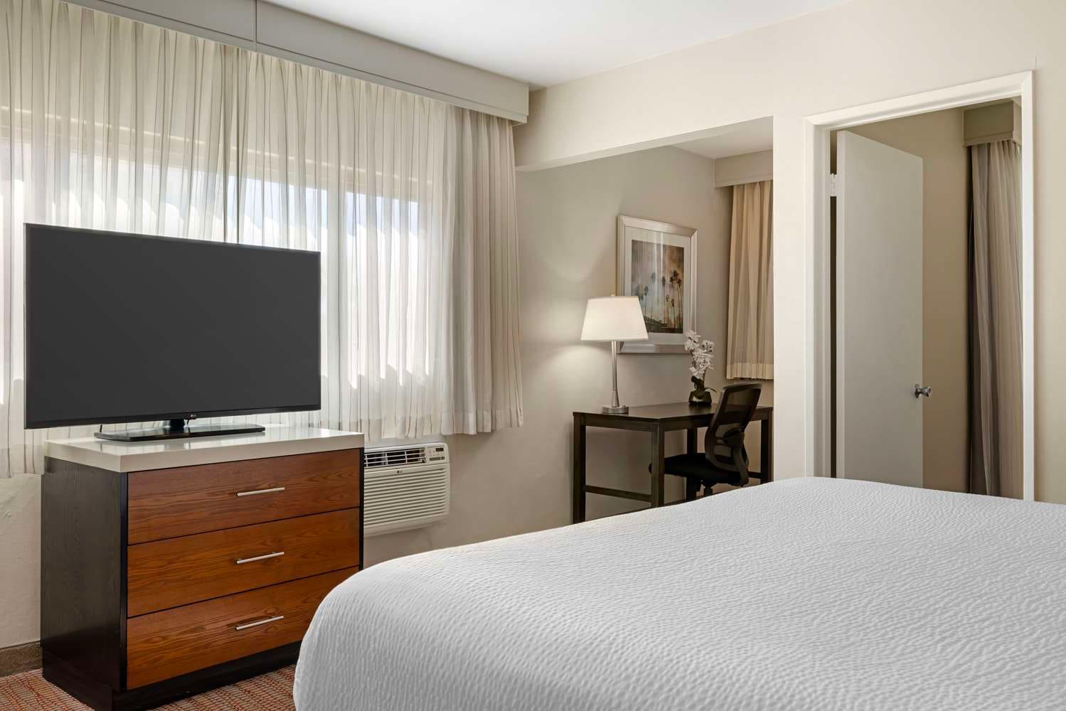 Best Western Royal Palace Inn And Suites Rooms And Rates