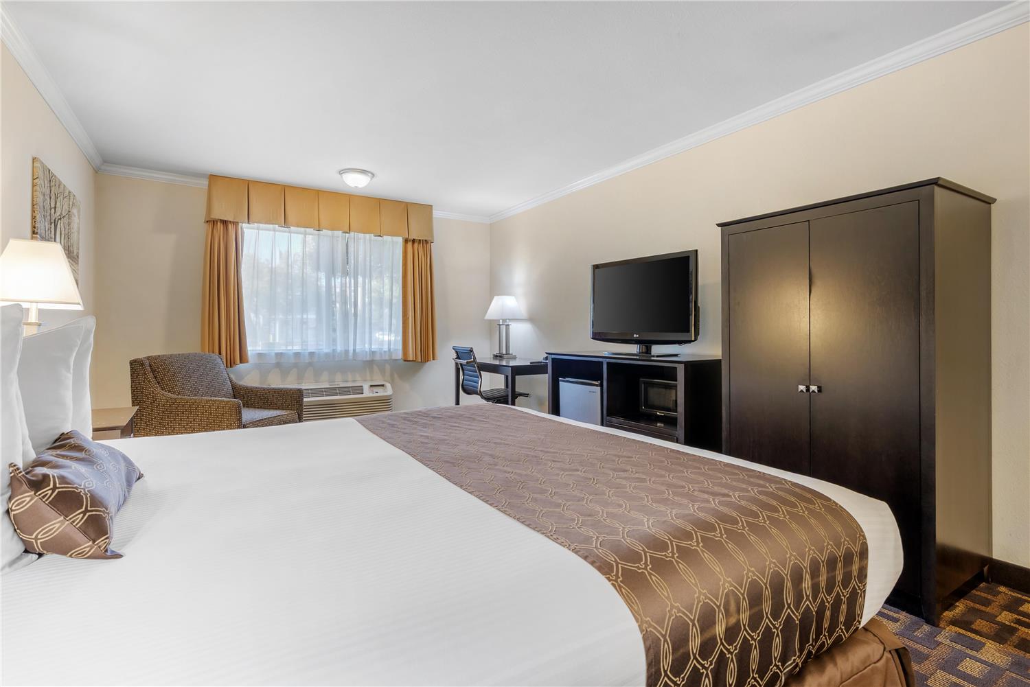 Best Western Plus Inn of Hayward | Rooms & Rates