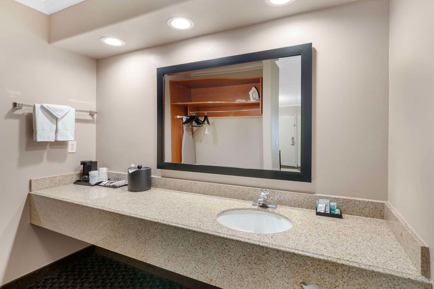 Best Western Oxnard Inn | Rooms & Rates