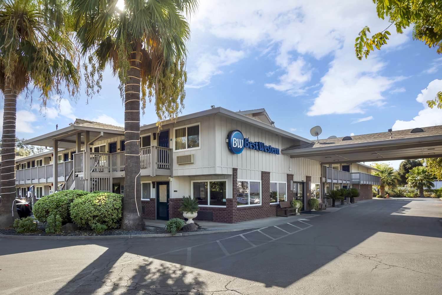 Best Western Shadow Inn | Rooms & Rates