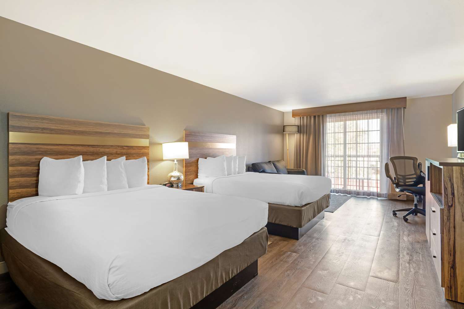Best Western Cedar Inn & Suites | Rooms & Rates