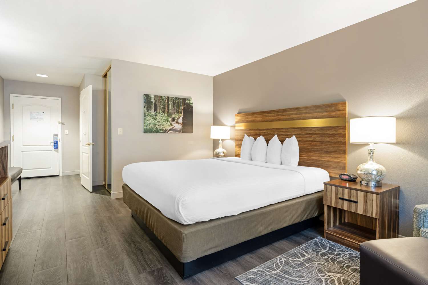 Best Western Cedar Inn & Suites | Rooms & Rates