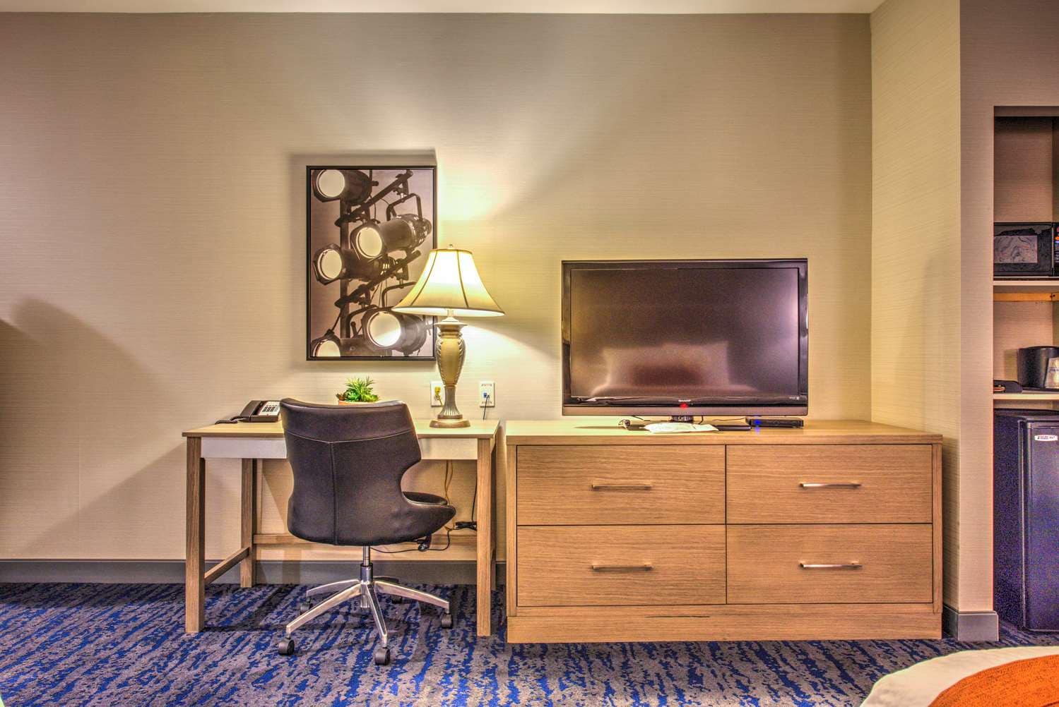 Best Western Plus Media Center Inn & Suites | Rooms & Rates