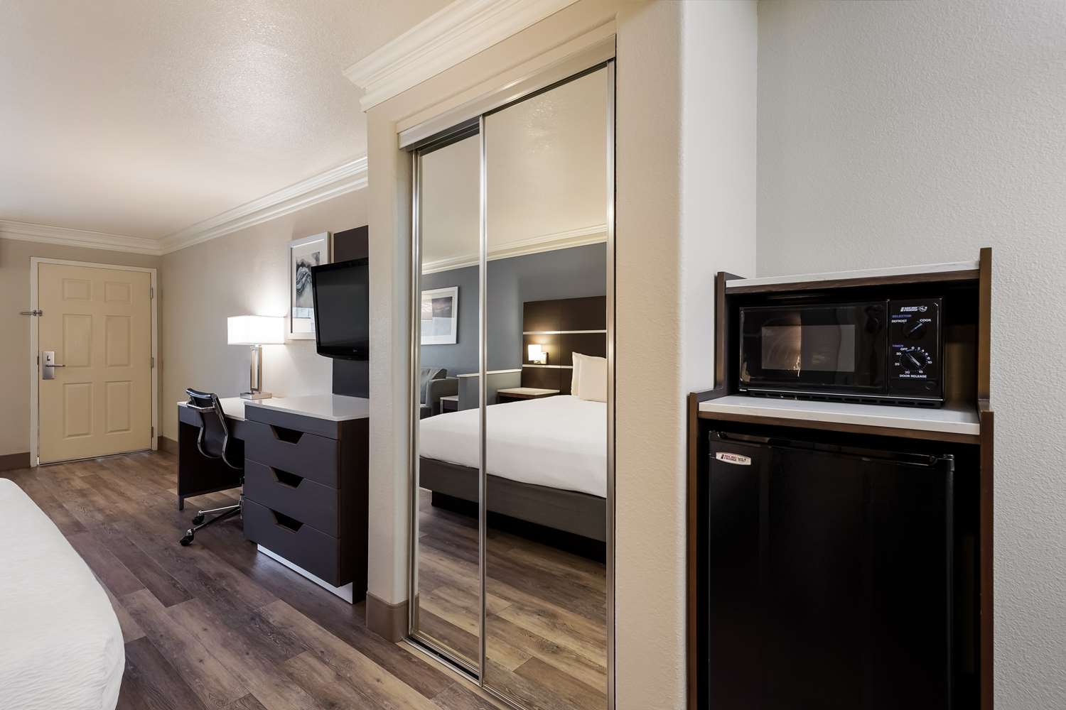 Best Western Inn & Suites Lemoore | Rooms & Rates