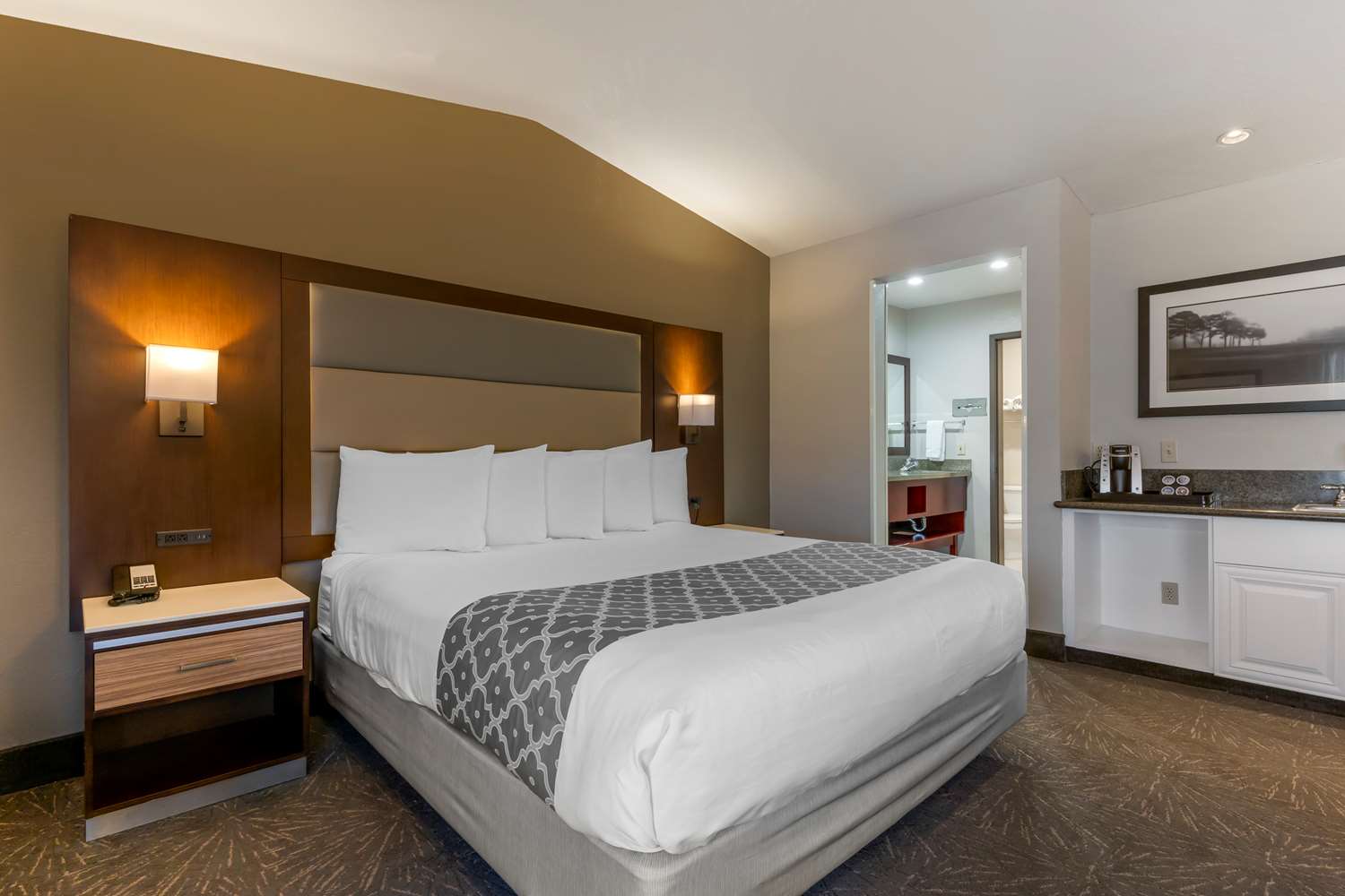 Best Western Plus Forest Park Inn | Rooms & Rates