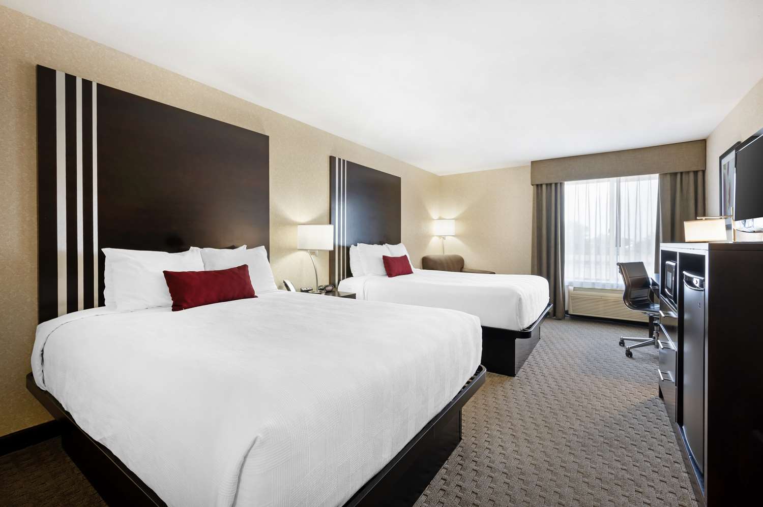 Best Western Plus Howe Inn | Rooms & Rates