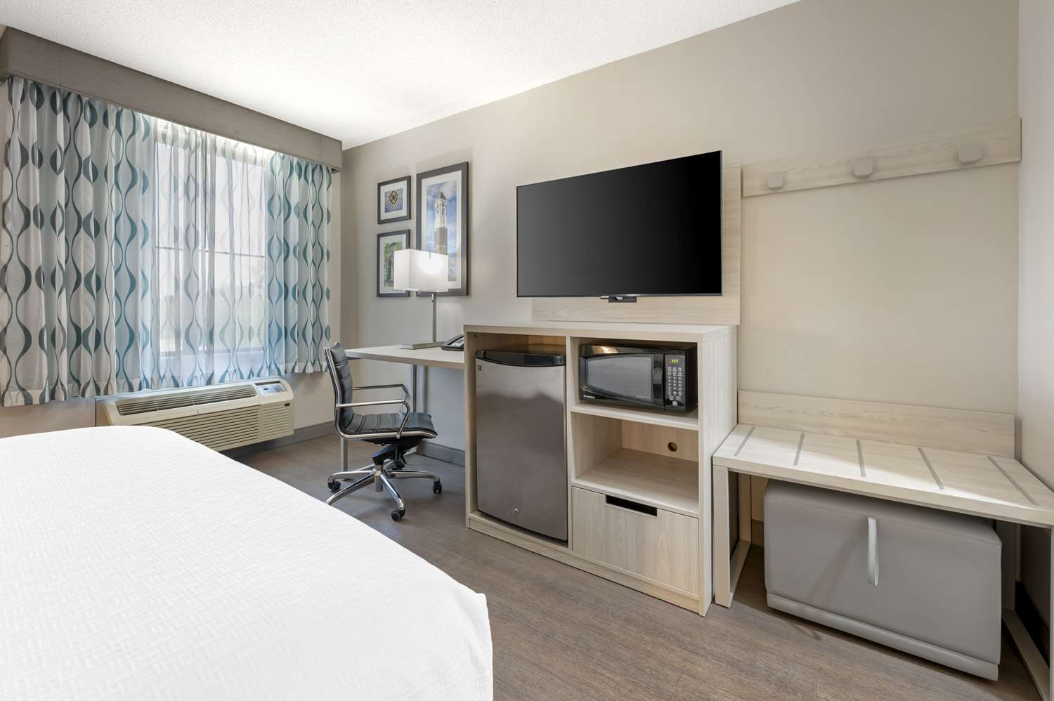 Best Western Plus Lafayette Hotel University Area