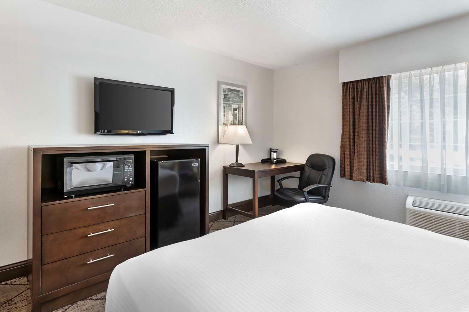 Best Western Plus Longbranch Hotel & Conv Center | Rooms & Rates