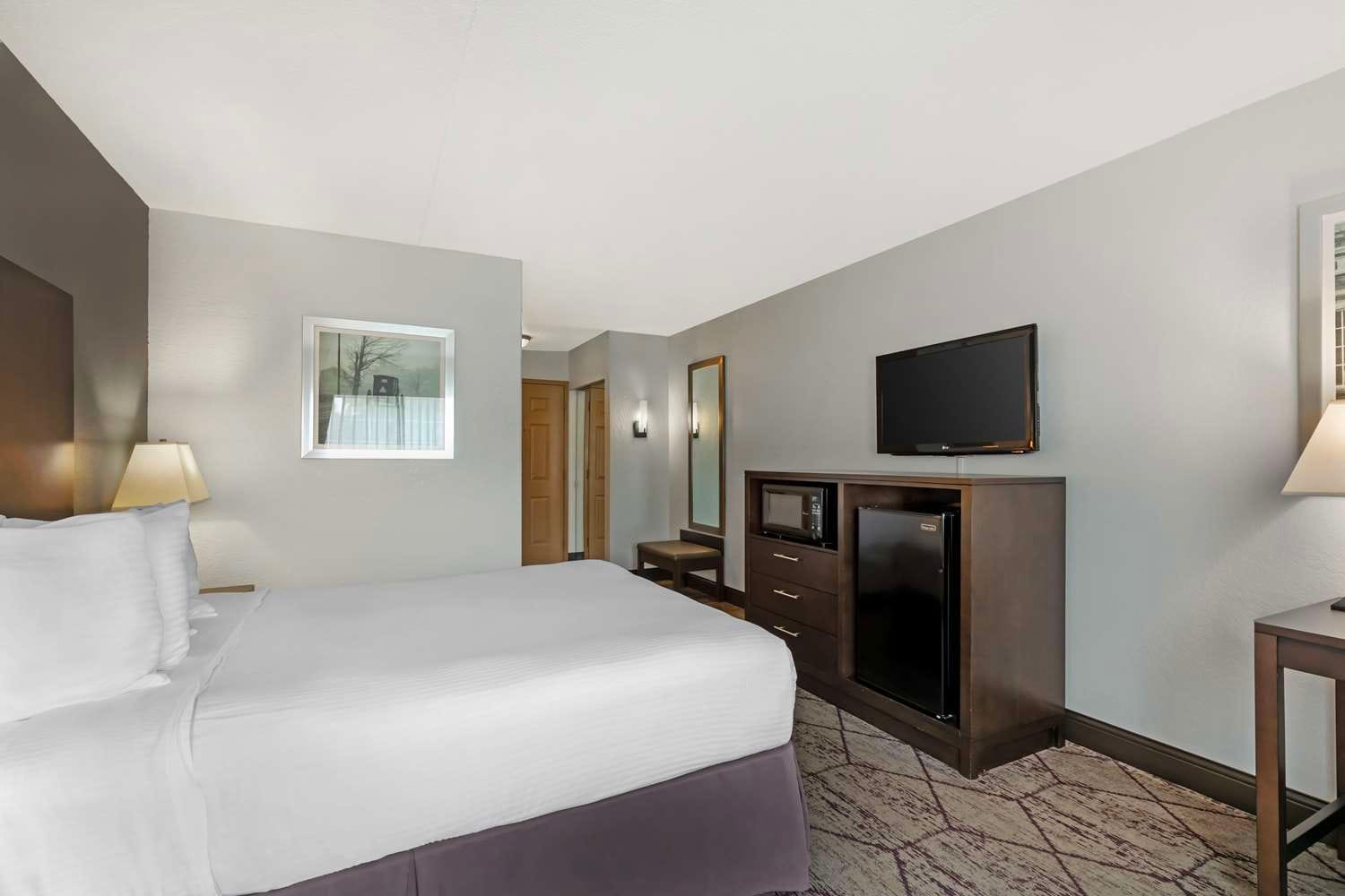 Best Western Plus Longbranch Hotel & Conv Center | Rooms & Rates