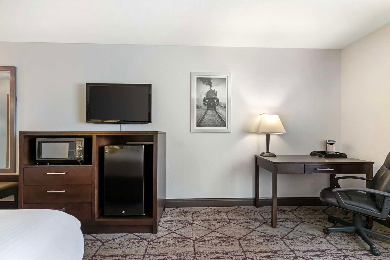 Best Western Plus Longbranch Hotel & Conv Center | Rooms & Rates