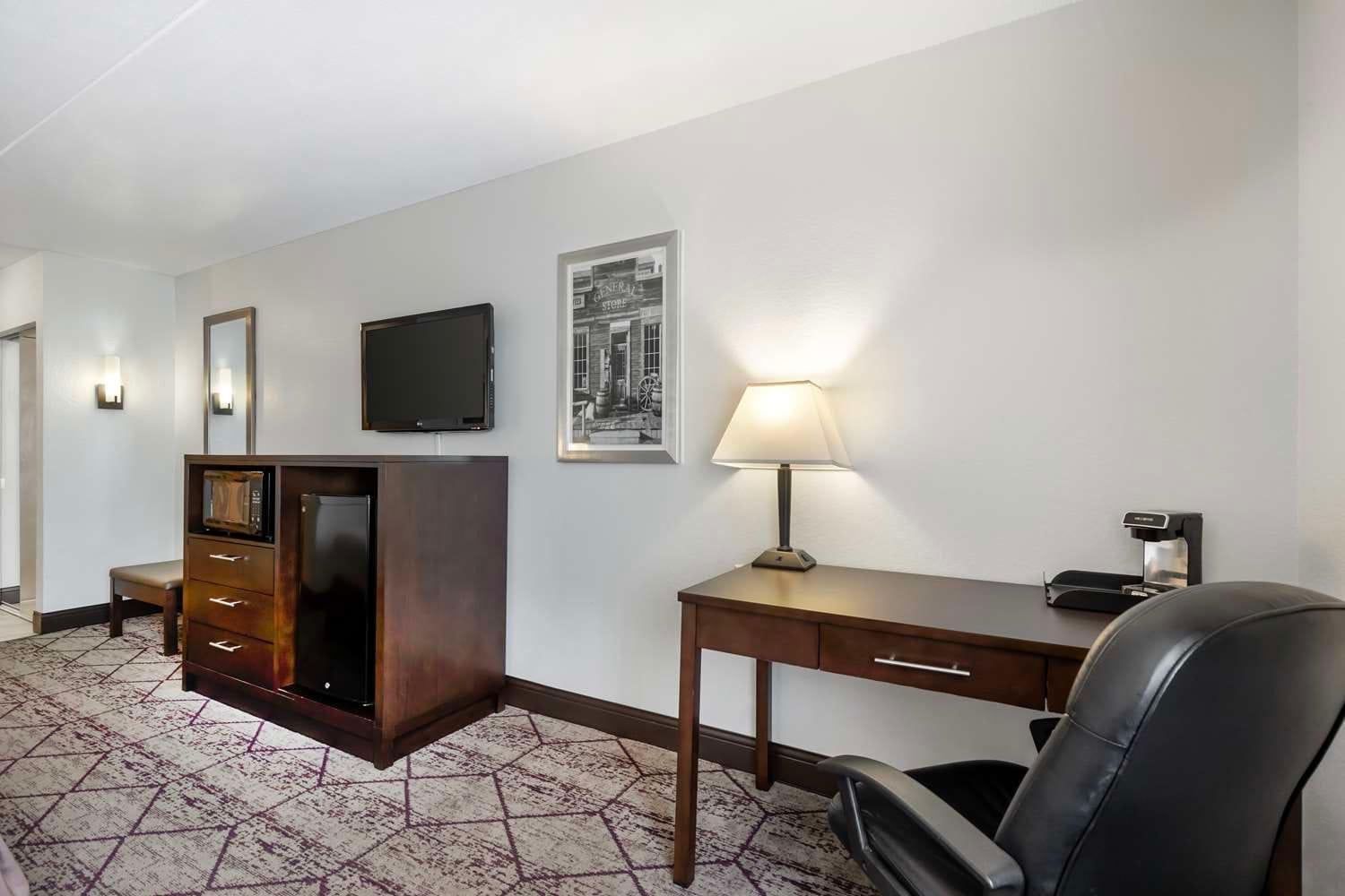 Best Western Plus Longbranch Hotel & Conv Center | Rooms & Rates