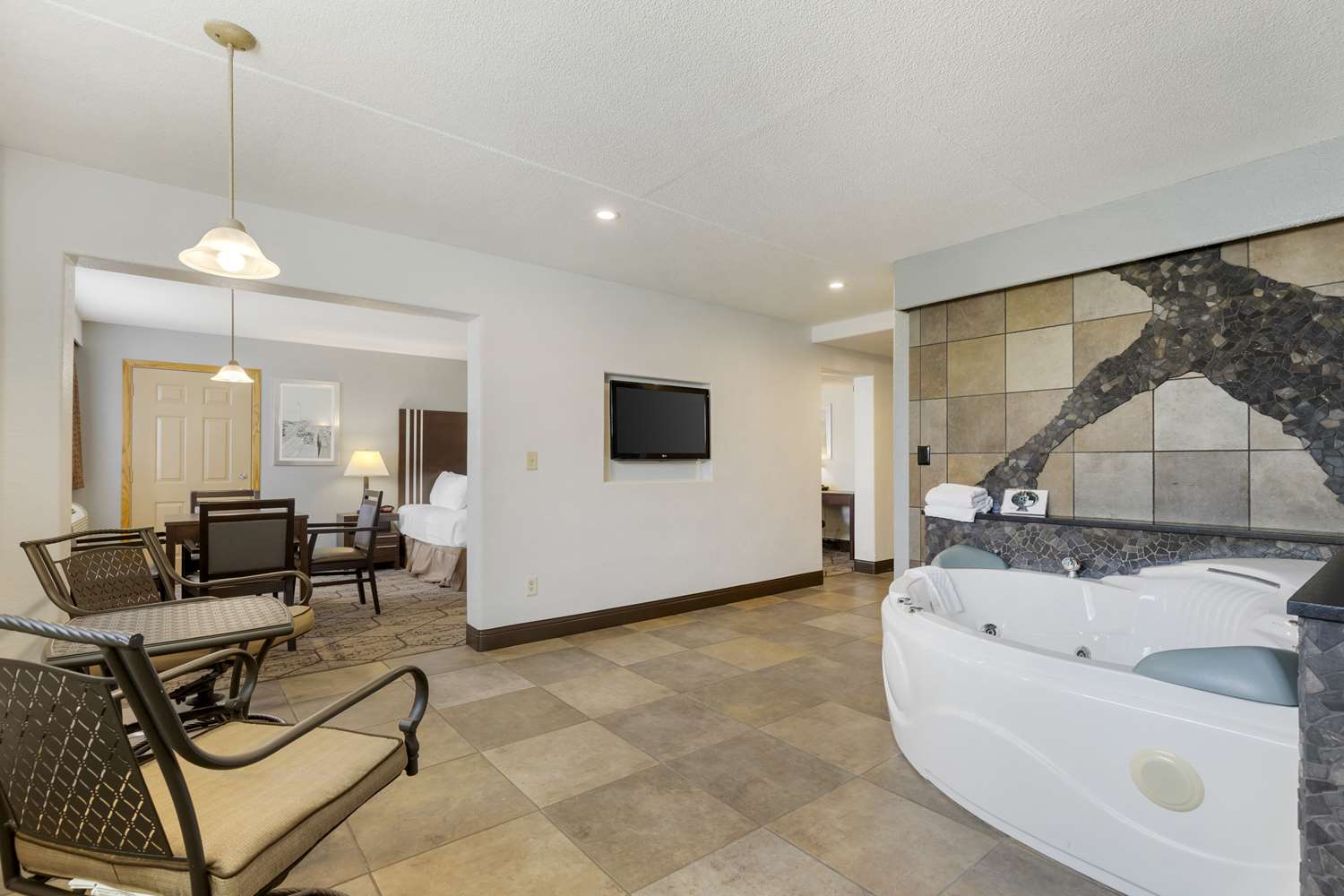 Best Western Plus Longbranch Hotel & Conv Center | Rooms & Rates