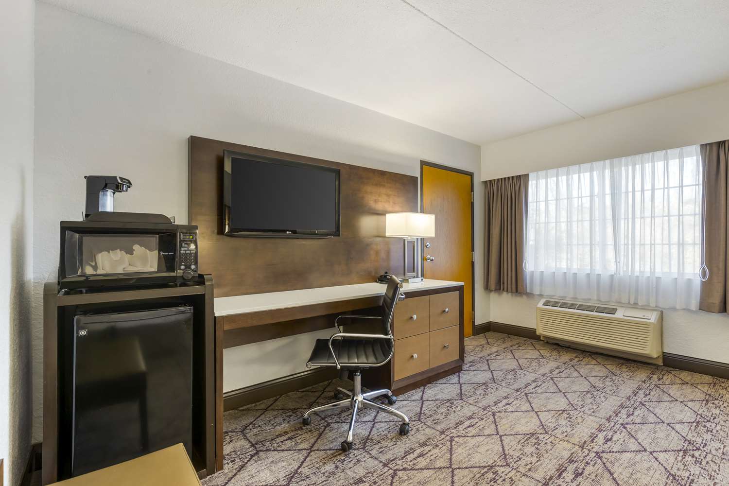 Best Western Plus Longbranch Hotel & Conv Center | Rooms & Rates