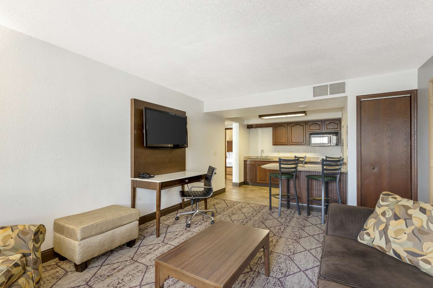 Best Western Plus Longbranch Hotel & Conv Center | Rooms & Rates