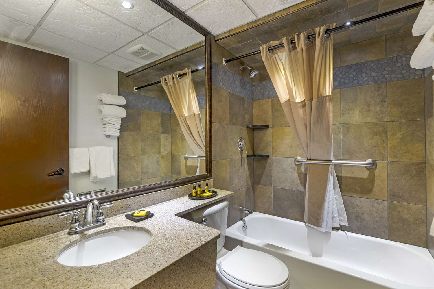 Best Western Plus Longbranch Hotel & Conv Center | Rooms & Rates