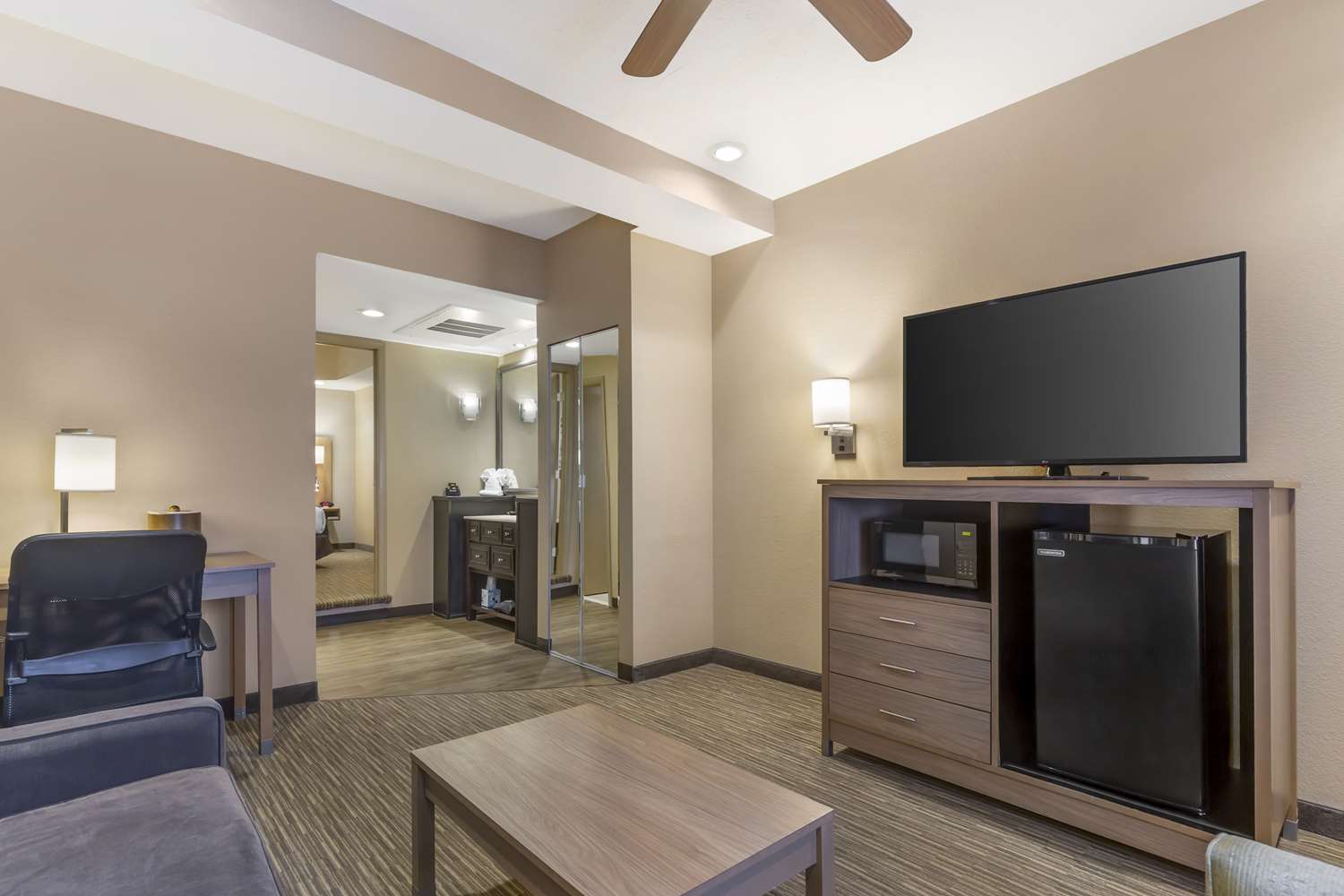 Best Western Plus Landing View Inn & Suites | Rooms & Rates