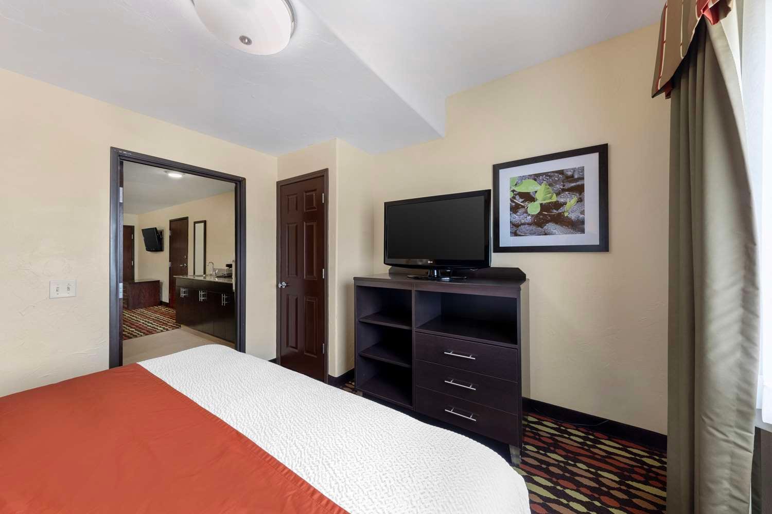 Best Western Plus Greentree Inn & Suites | Rooms & Rates