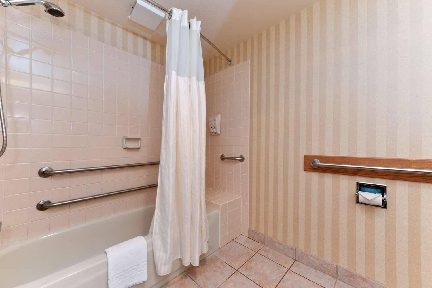 Best Western Plus Landmark Inn | Rooms & Rates