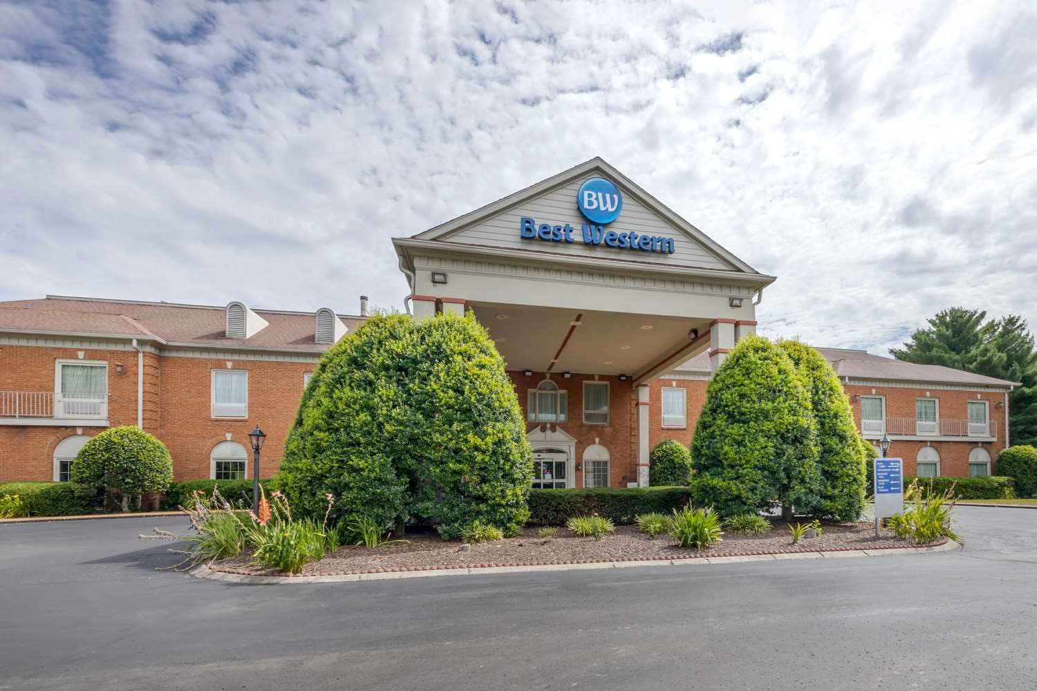 Best Western Spring Hill Inn & Suites | Rooms & Rates