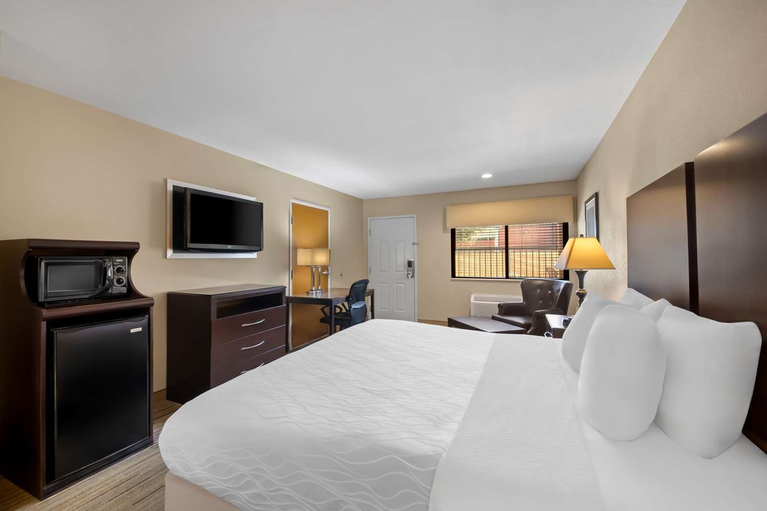 Best Western Cedar Inn | Rooms & Rates