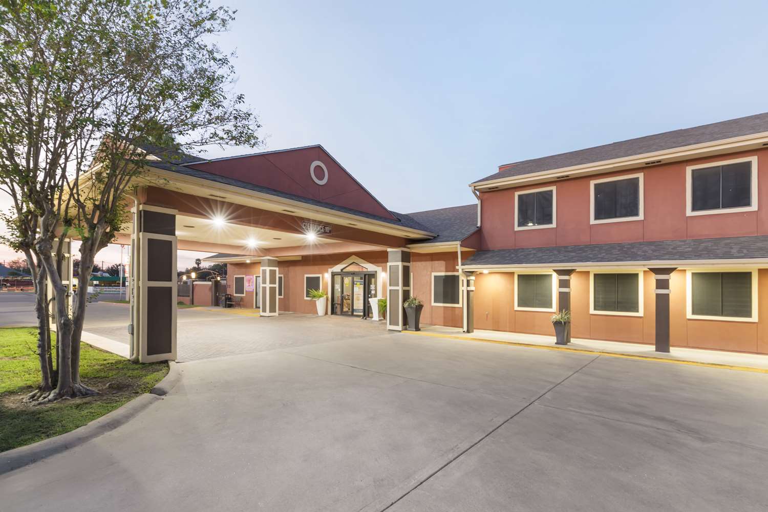 Best Western Plus Edinburg Inn & Suites | Hotel Rooms