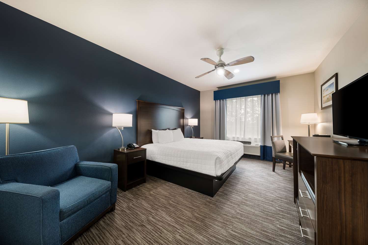 Best Western Plus Lake Dallas Inn & Suites | Rooms & Rates