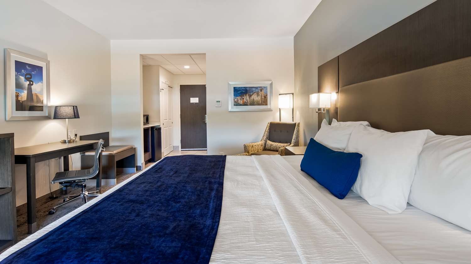 Best Western Plus Roland Inn & Suits | Rooms & Rates