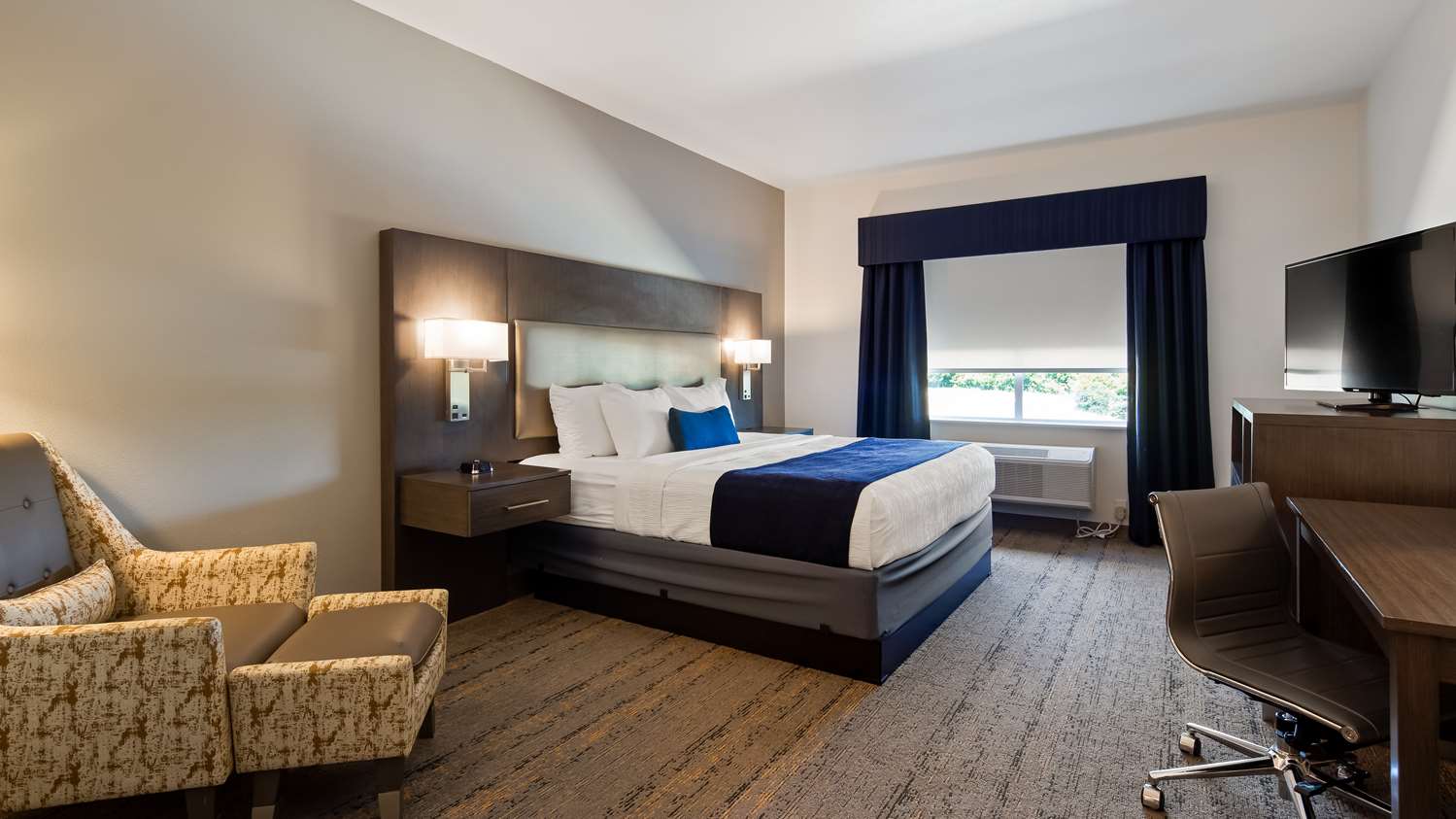 Best Western Plus Roland Inn & Suits | Rooms & Rates