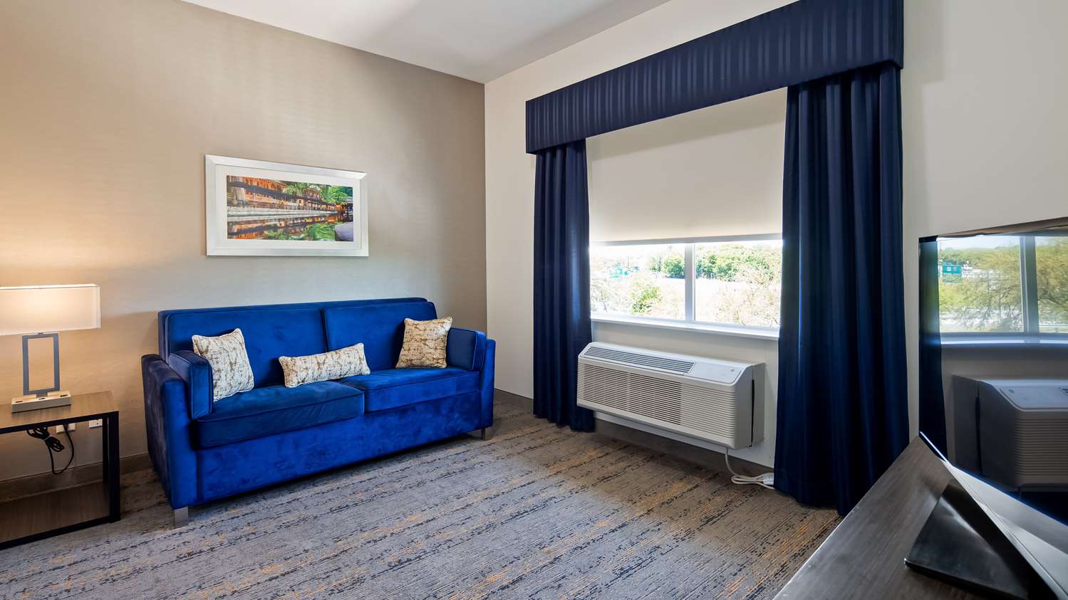 Best Western Plus Roland Inn & Suits | Rooms & Rates