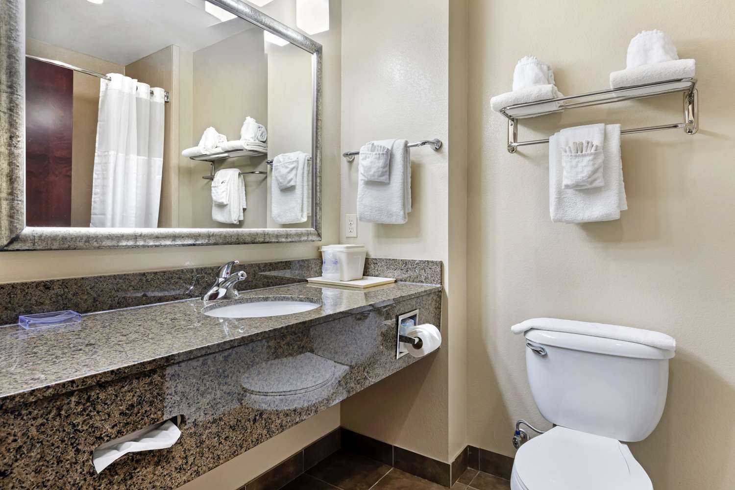 Best Western Carthage Inn & Suites | Rooms & Rates