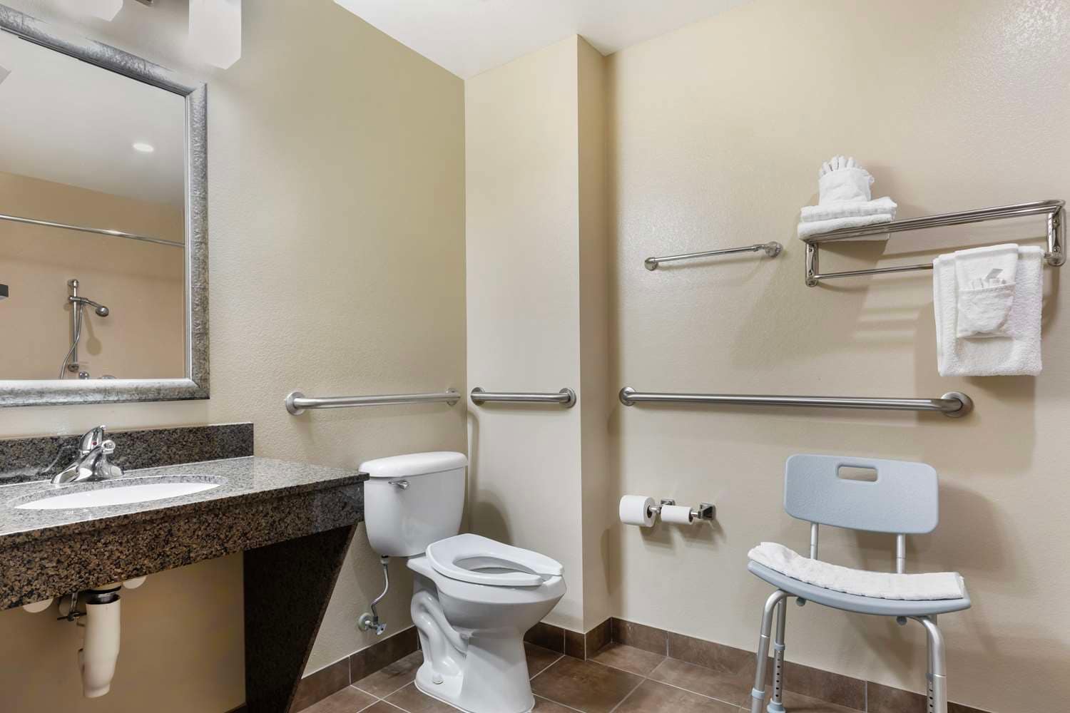 Best Western Carthage Inn & Suites | Rooms & Rates