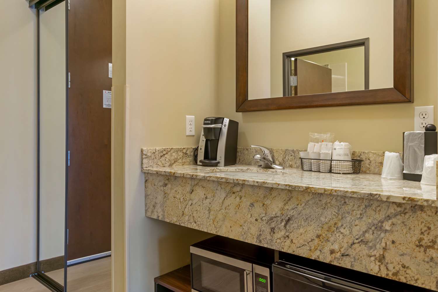 Best Western Plus Lacey Inn & Suites | Rooms & Rates