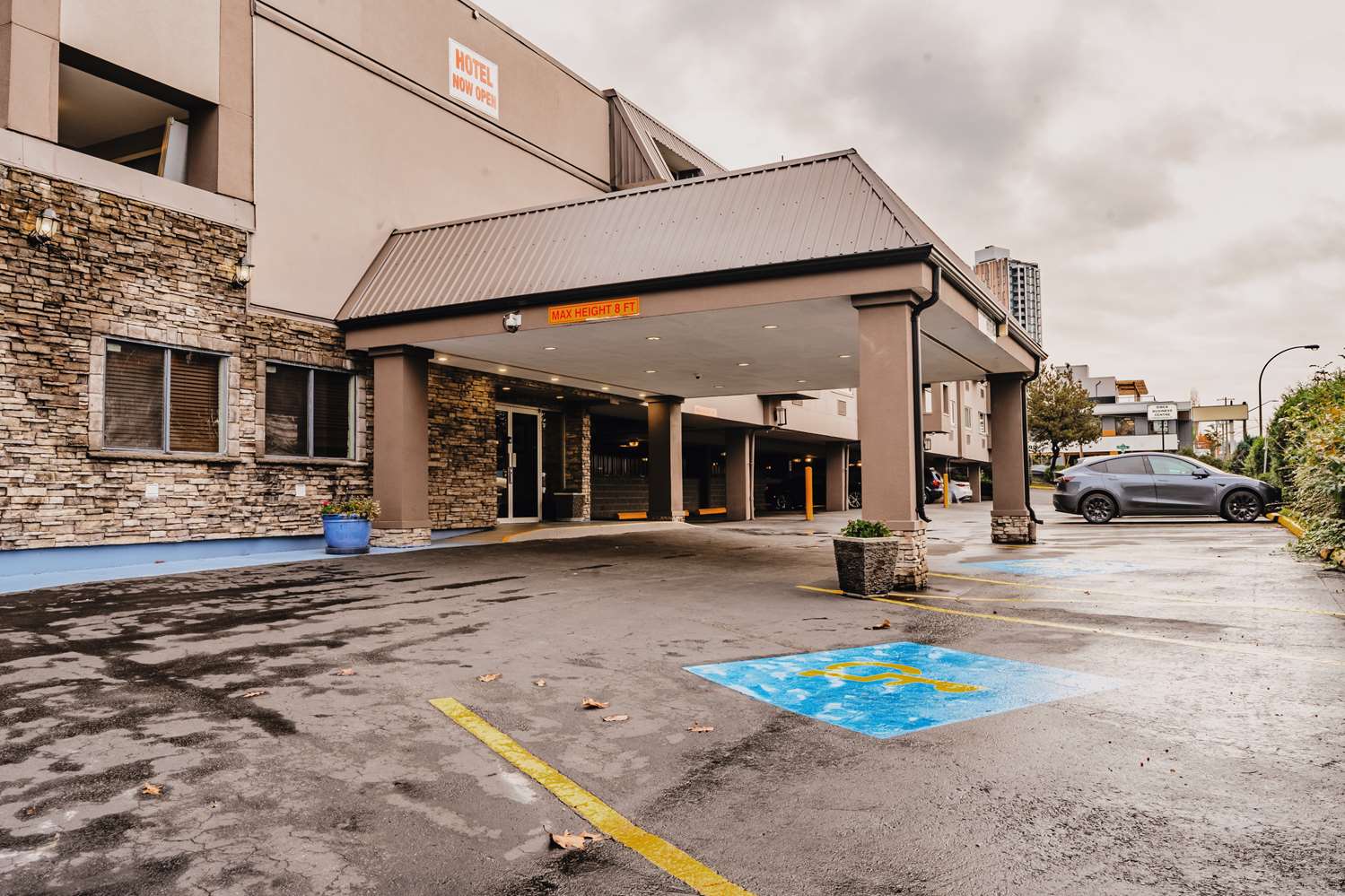 SureStay Plus by Best Western Coquitlam | Hotel Rooms in BC
