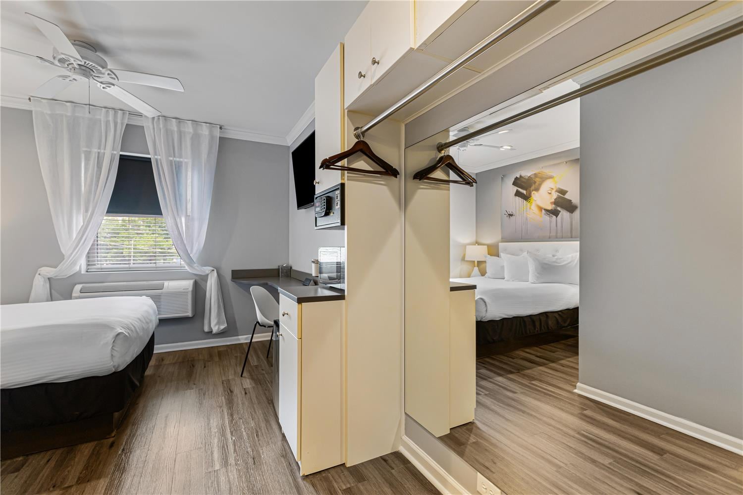 Hotel Chicago West Loop, SureStay Collection by BW | Rooms