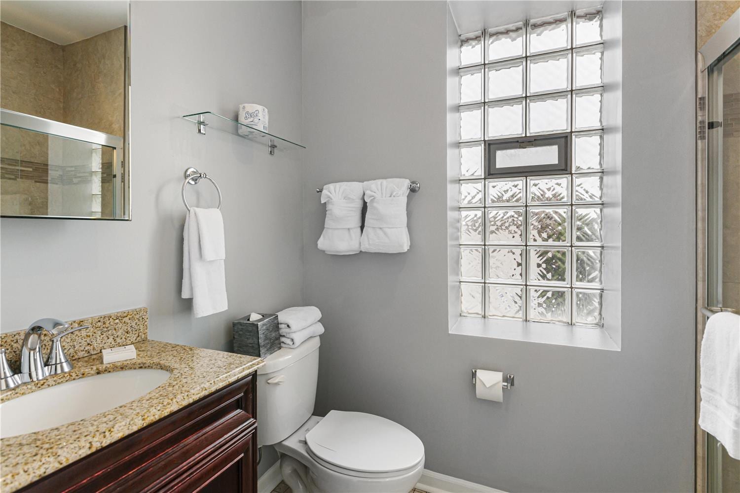 Hotel Chicago West Loop, SureStay Collection by BW | Rooms