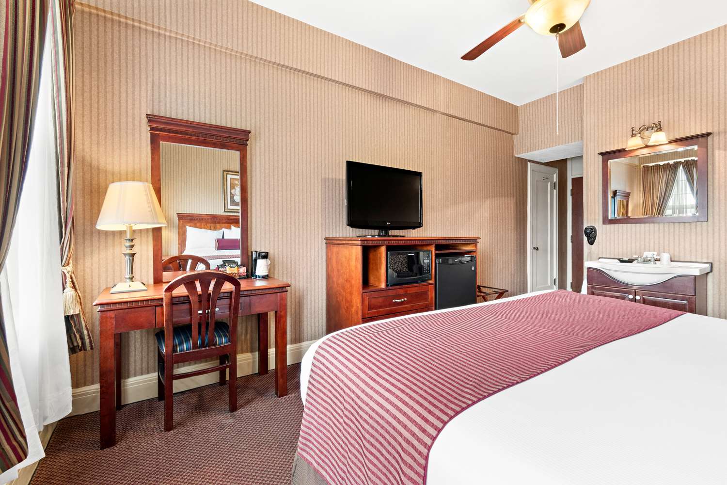 Sure Stay Signature Collection Genetti Hotel | Rooms & Rates