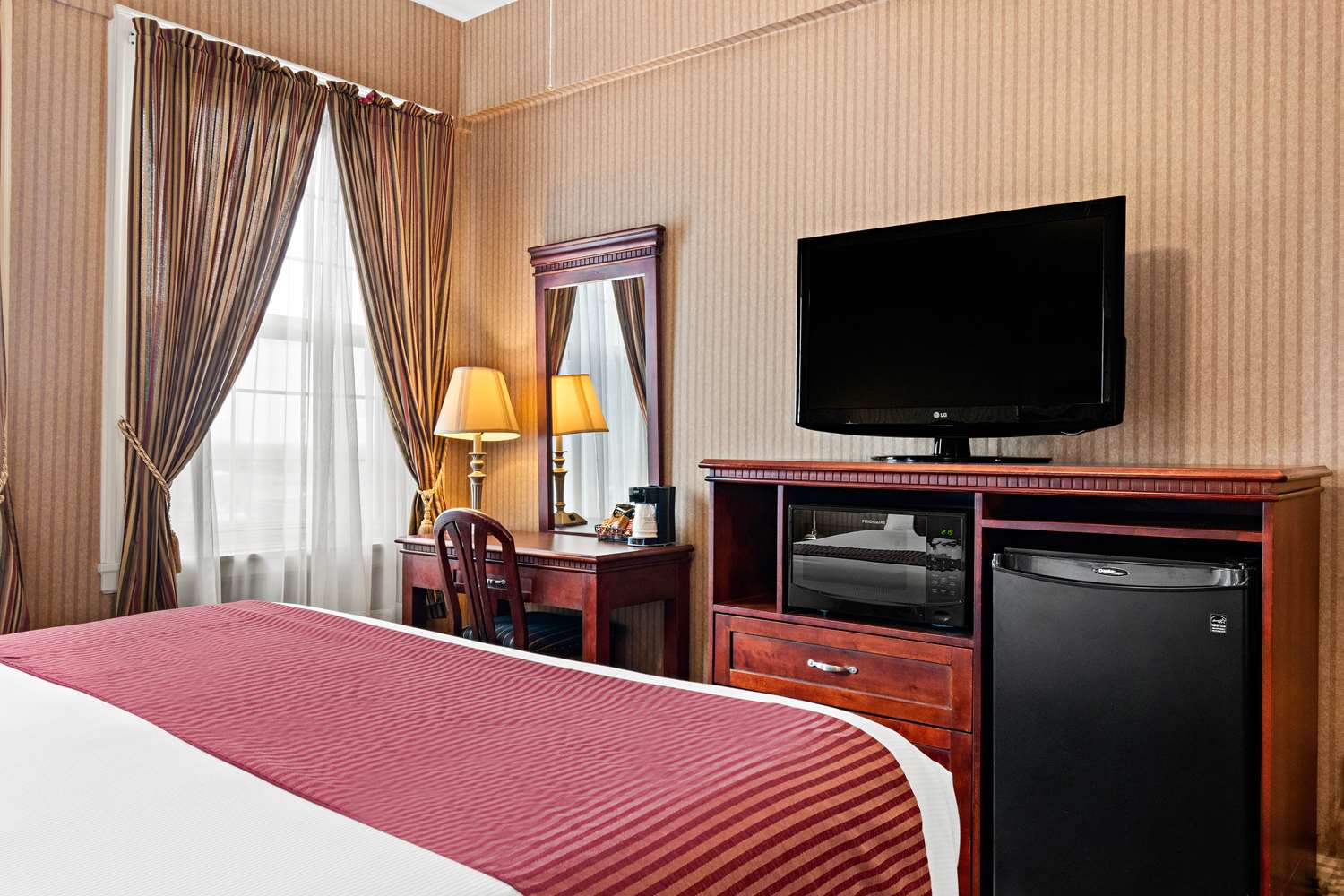 Sure Stay Signature Collection Genetti Hotel | Rooms & Rates