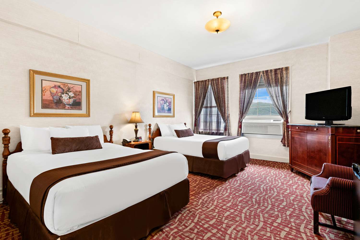 Sure Stay Signature Collection Genetti Hotel | Rooms & Rates