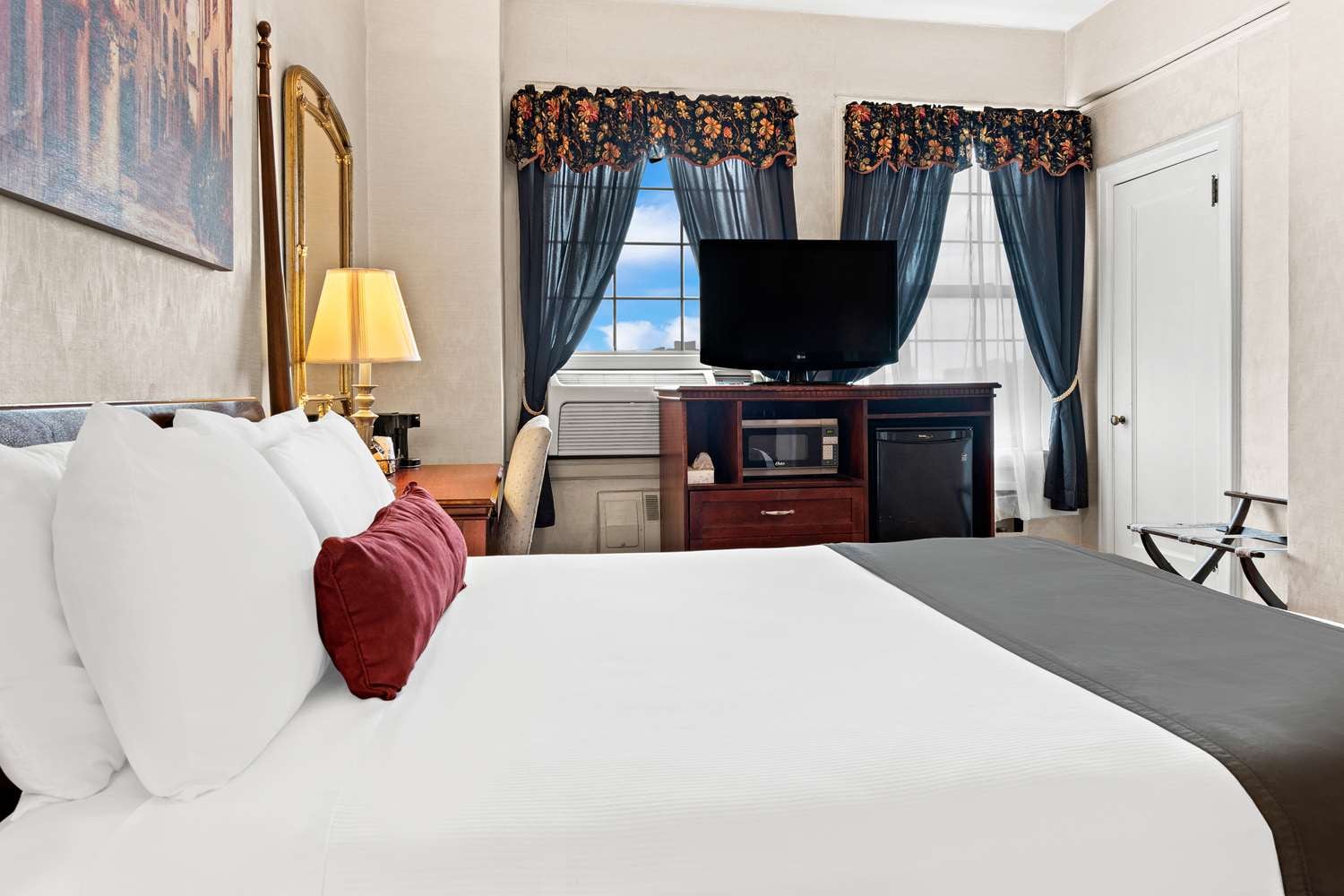 Sure Stay Signature Collection Genetti Hotel | Rooms & Rates