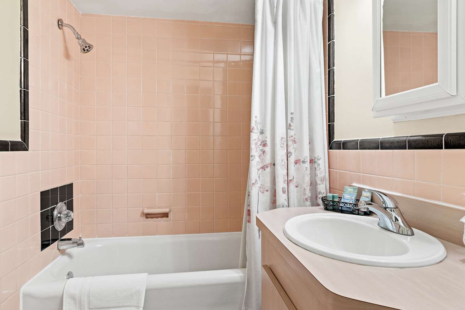Sure Stay Signature Collection Genetti Hotel | Rooms & Rates