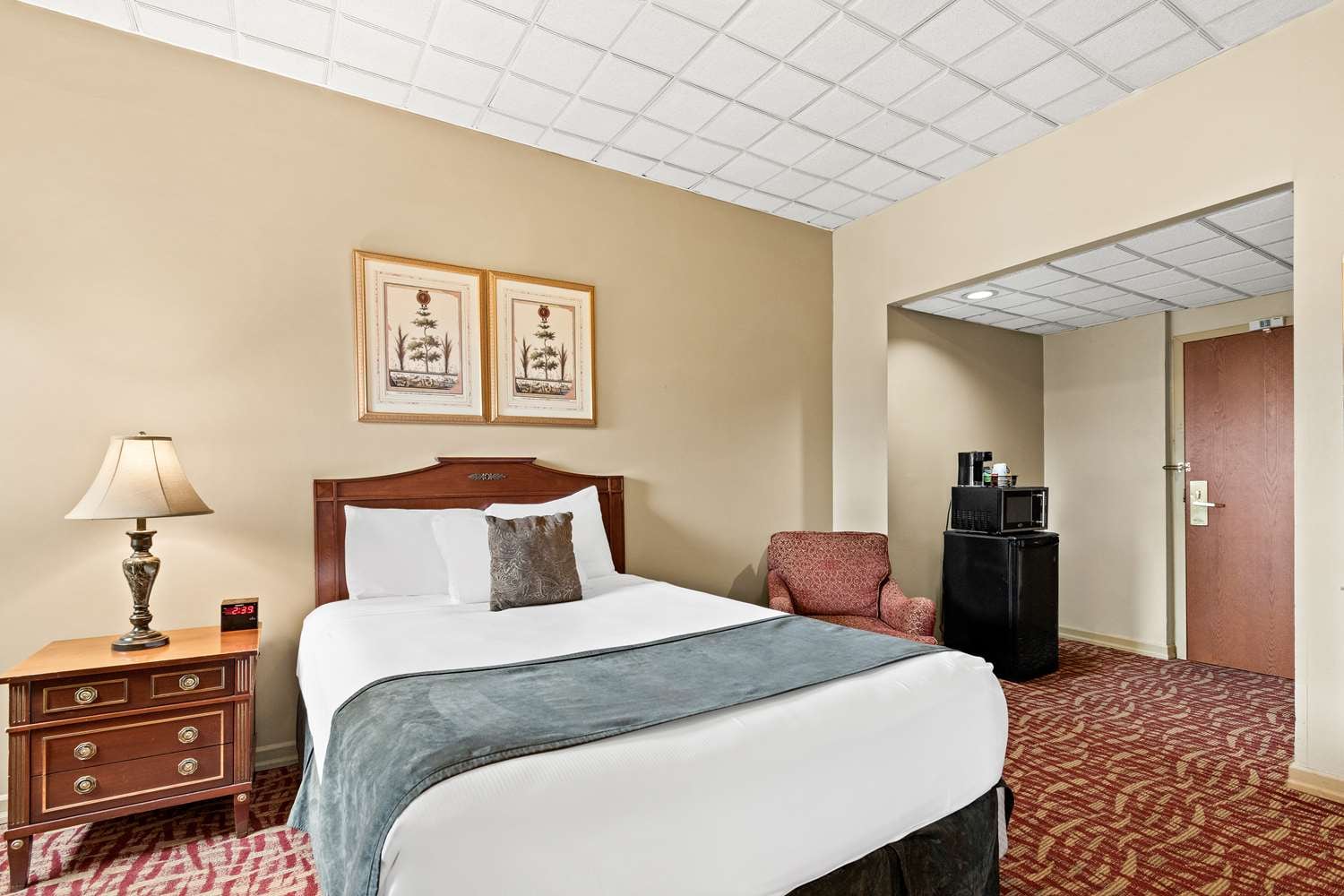 Sure Stay Signature Collection Genetti Hotel | Rooms & Rates