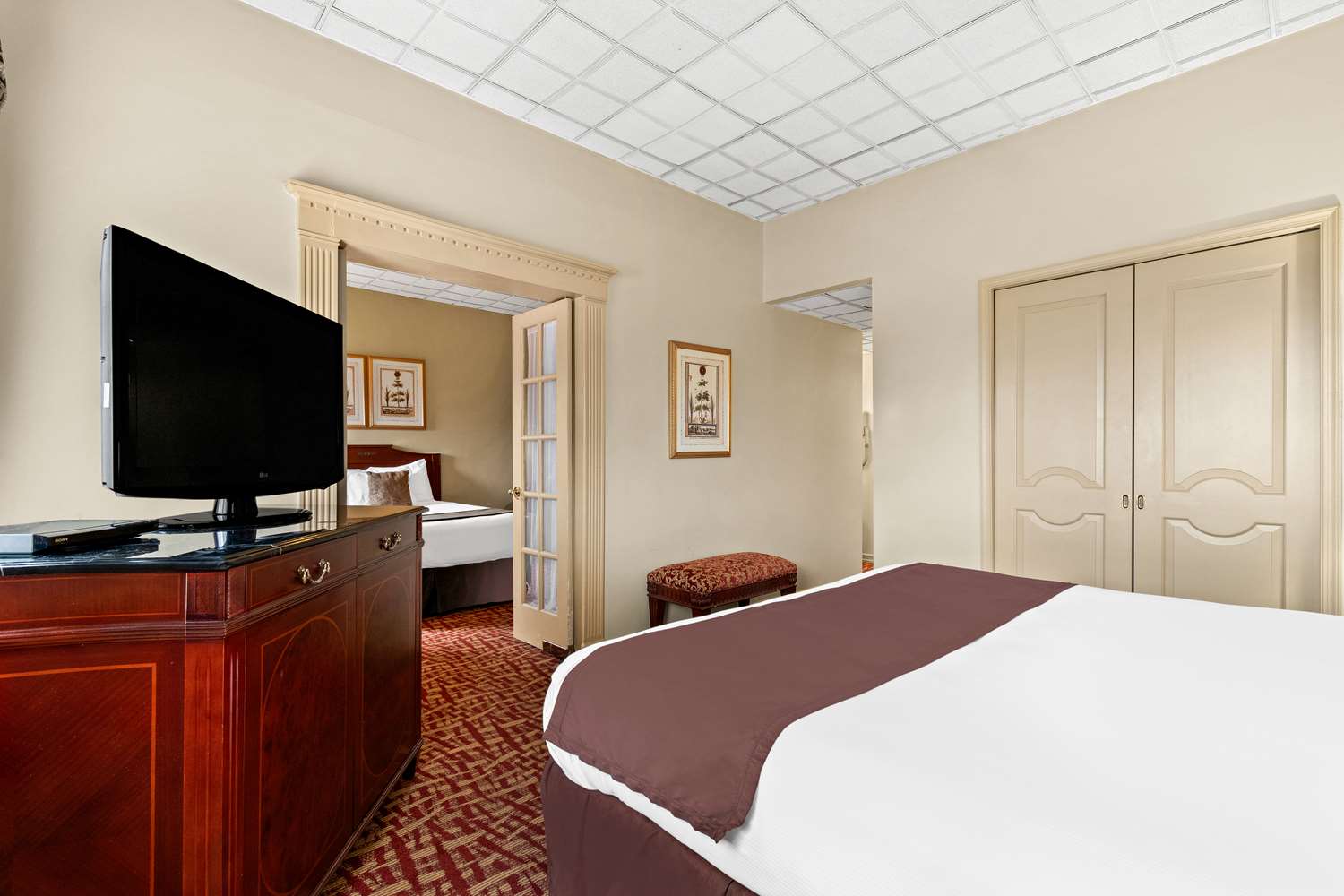 Sure Stay Signature Collection Genetti Hotel | Rooms & Rates