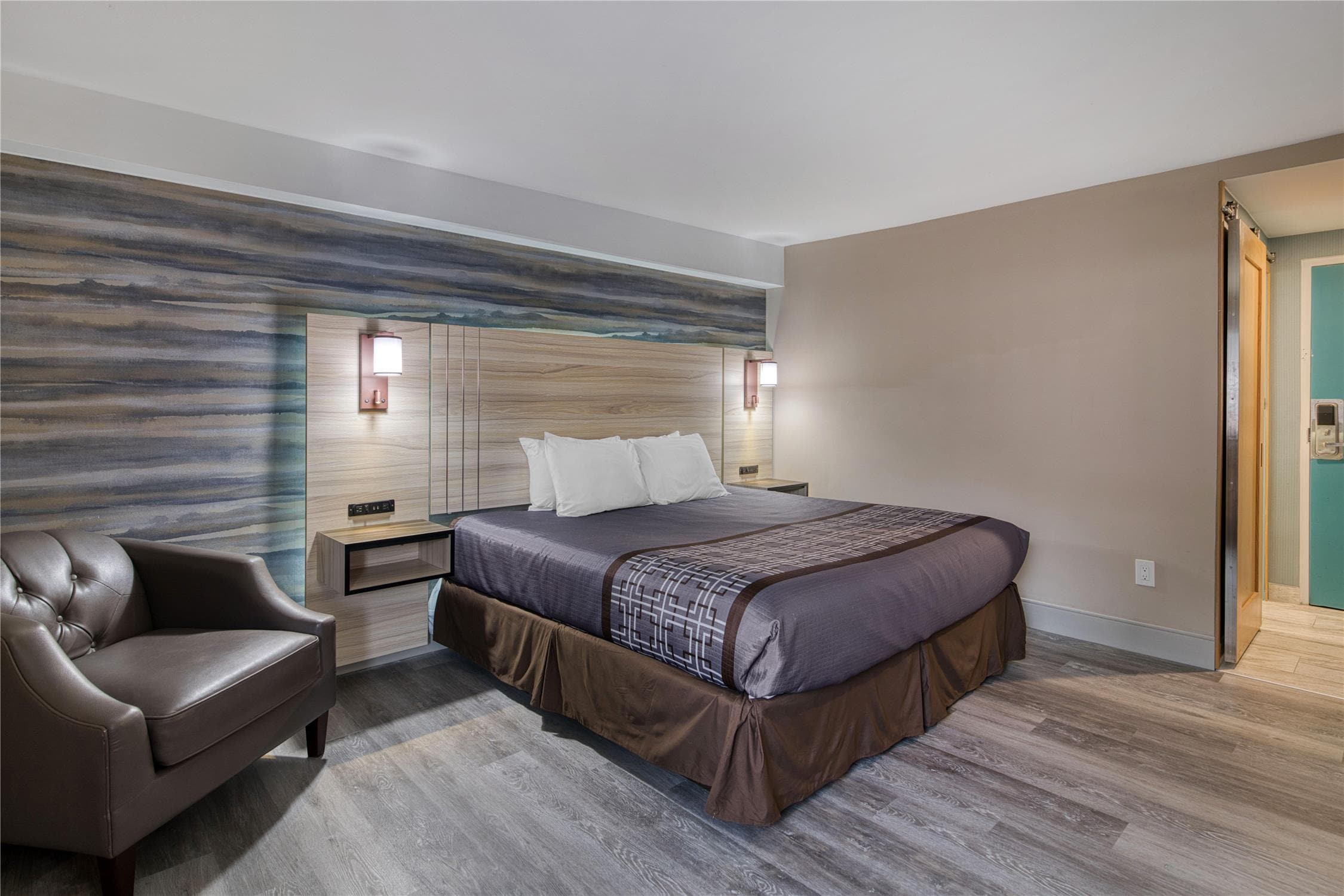 Yankee Clipper Inn SureStay Collection by Best Western Rooms