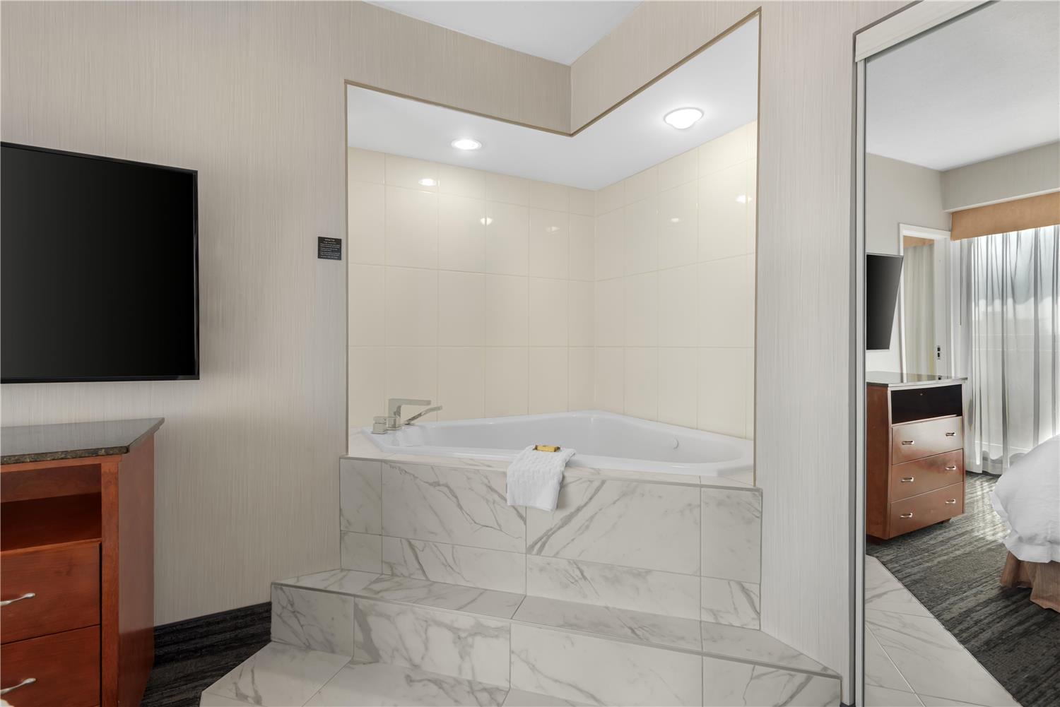 Best Western Plus Suites Downtown | Rooms & Rates