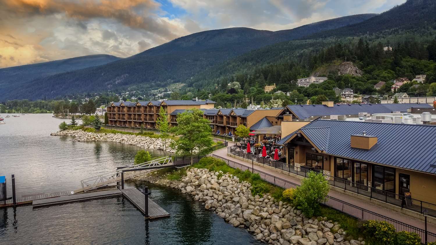 Prestige Lakeside Resort - Luxury Rooms & Rates