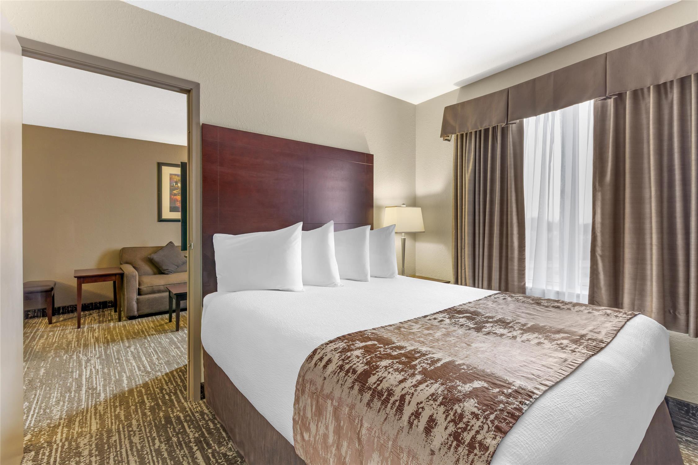 Best Western Plus Pembina Inn & Suites | Rooms & Rates