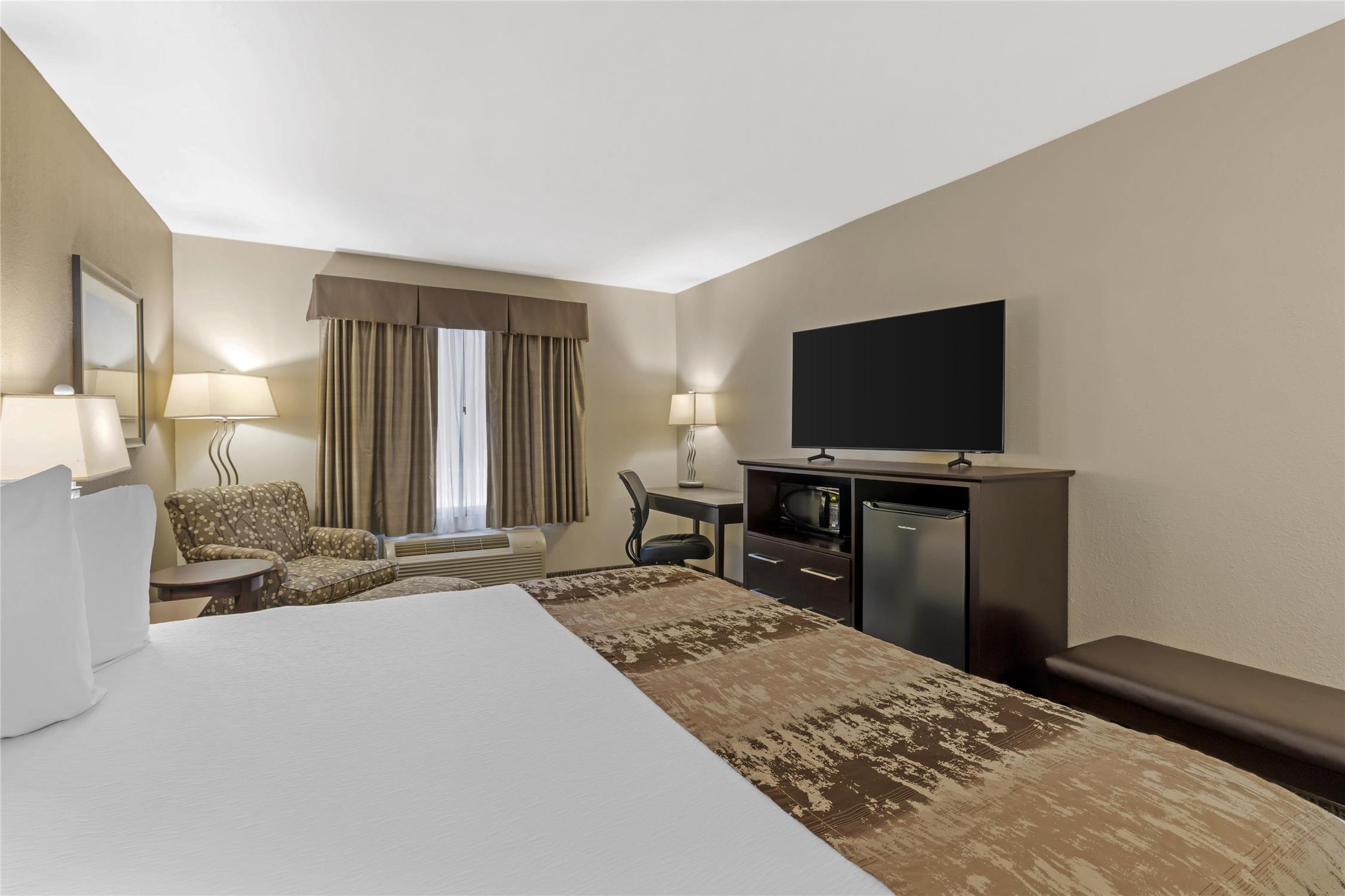 Best Western Plus Pembina Inn & Suites | Rooms & Rates