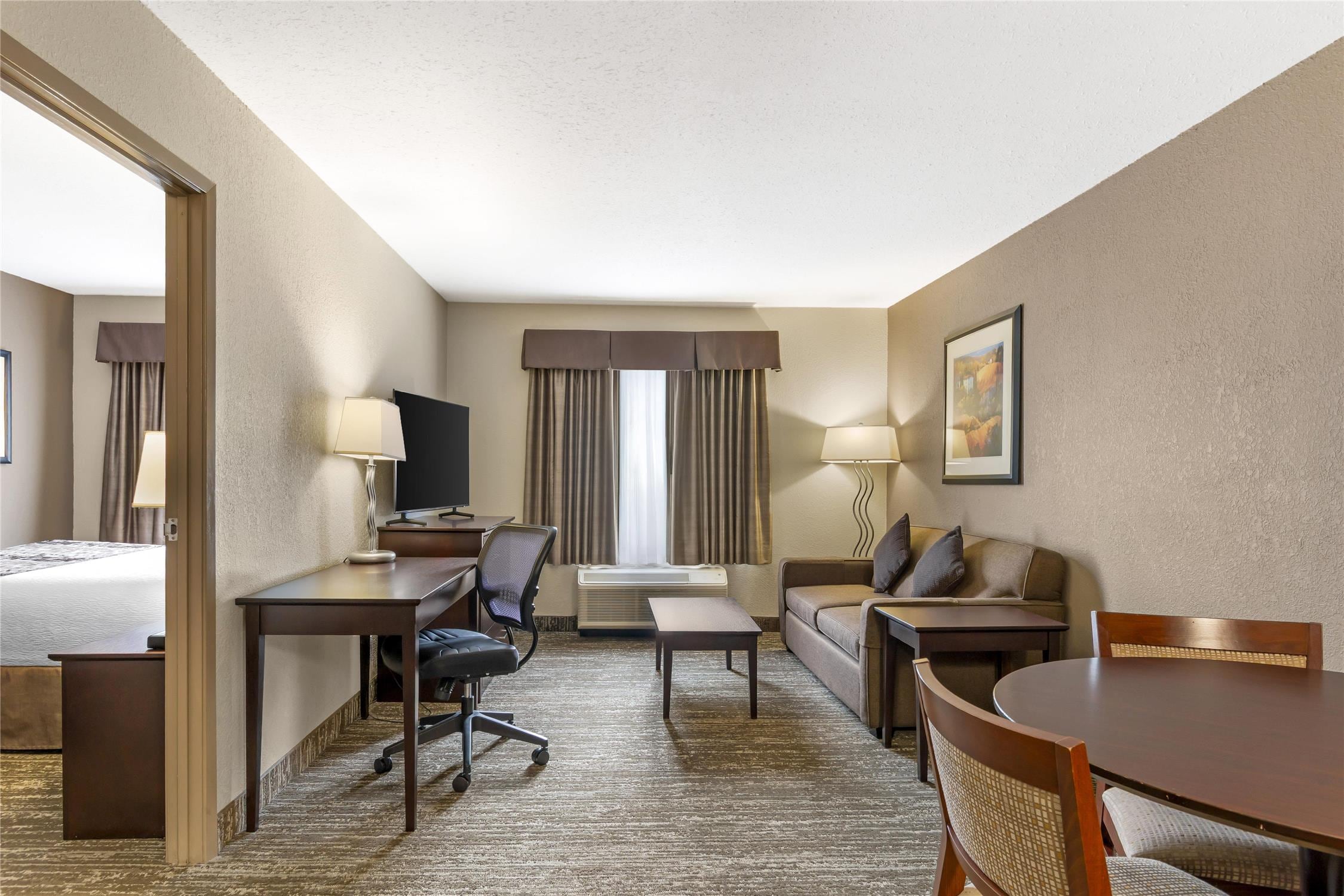 Best Western Plus Pembina Inn & Suites | Rooms & Rates