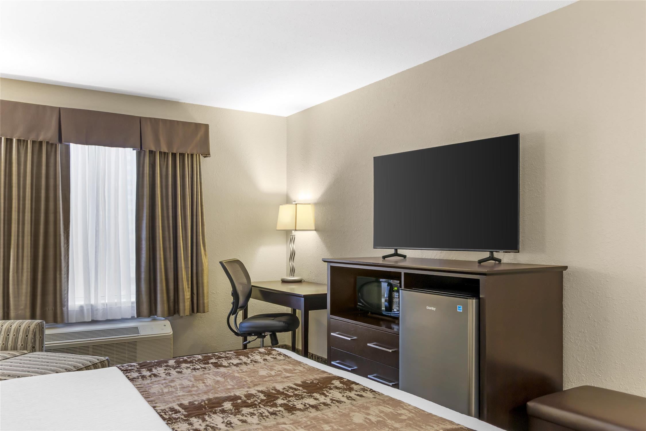 Best Western Plus Pembina Inn & Suites | Rooms & Rates